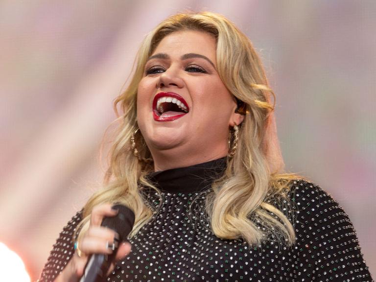 Kelly Clarkson Celebrates 20 Years Since “American Idol” Win - Idol Chatter
