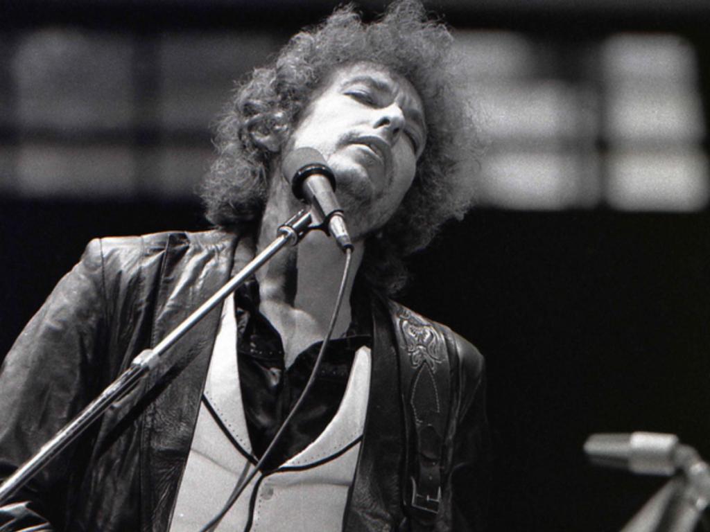 “I read the Scriptures a lot.” Bob Dylan Opens Up About Faith - Idol ...