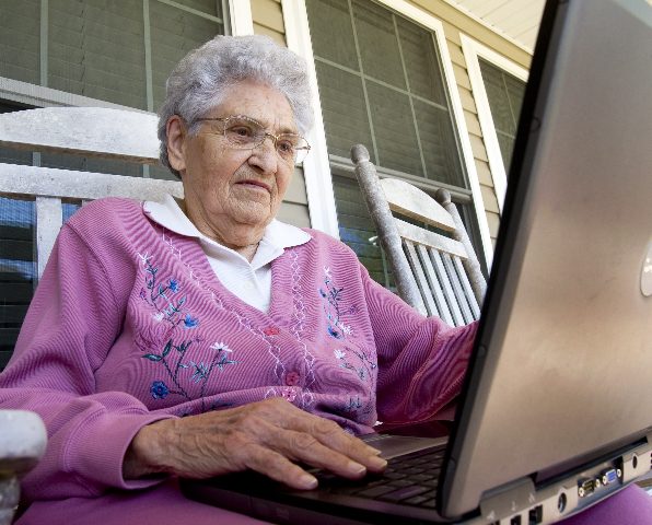 86-Year-Old Grandmother Starts Email Ministry - Inspiration Report